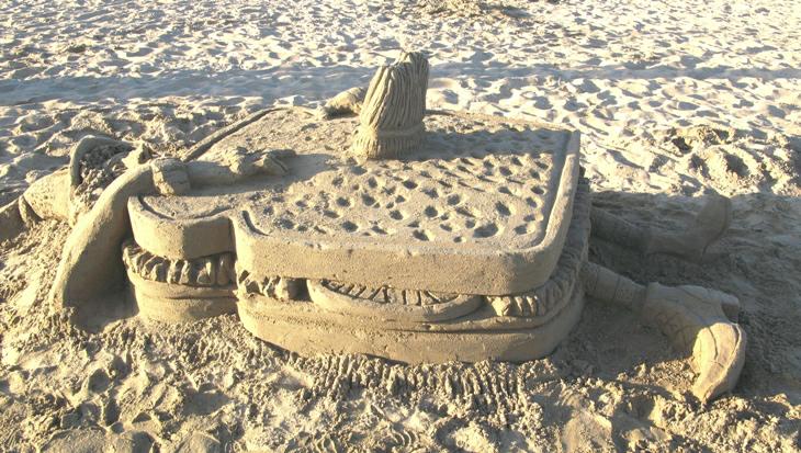 The Eternal Dilemma of Sand in Your Sandwiches | Tidetimes.co.uk